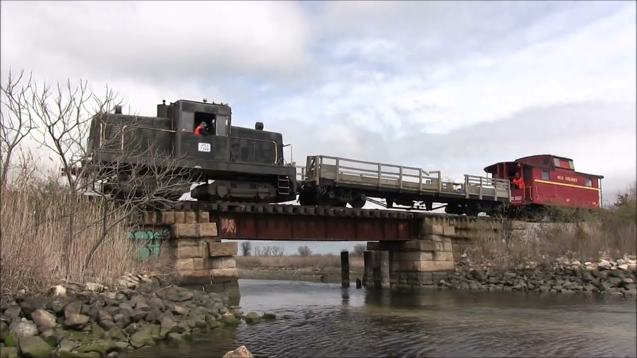 First train in months on the Newport Secondary Rail Line - YouTube