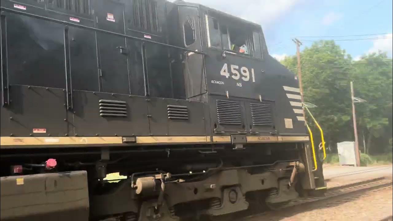 NS 9544 dash9 leads NS 269 meets with NS 18G with NS 4591 AC44C6M leading - YouTube