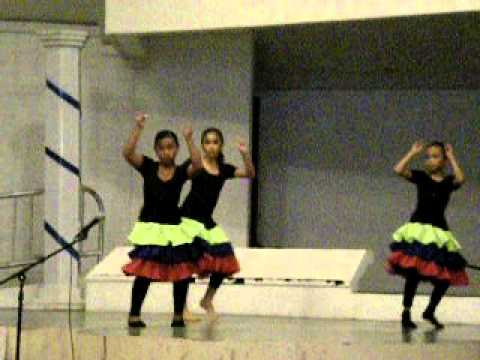 AMAZING 11 Year-old girls dancing Mambo#5 (Ellylomar) - YouTube