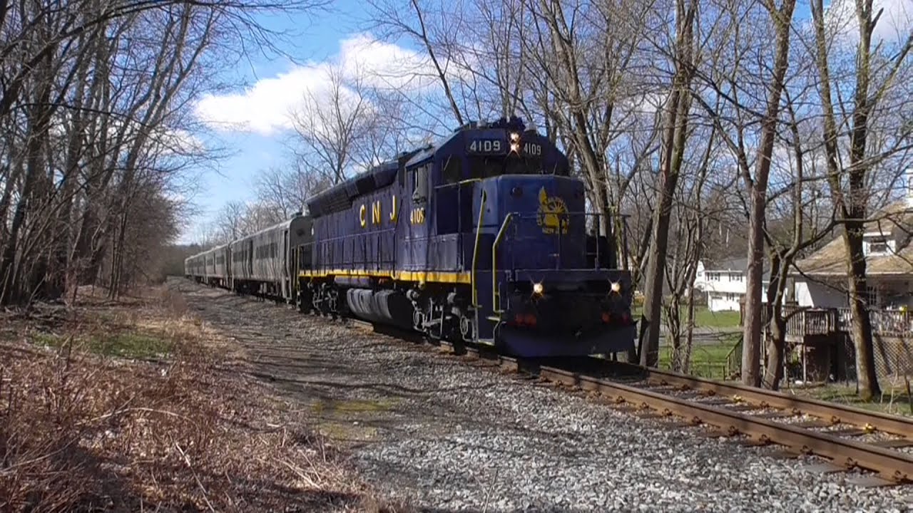 Pascack Valley Line Railfanning 4/8/22 - YouTube