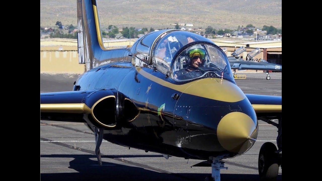 L-29 Super Delfin - YouTube