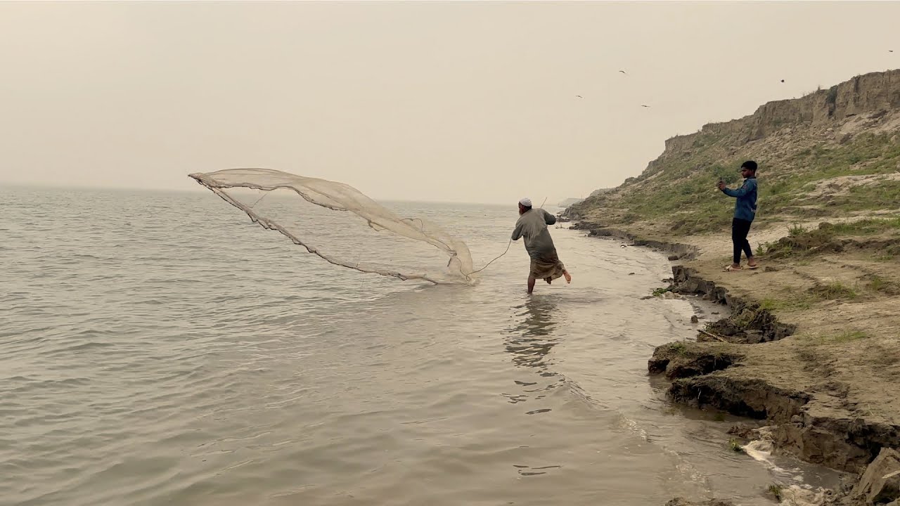 Strong Fisherman Throwing Cast Net to Get Giant Fish || Fishing Video ...