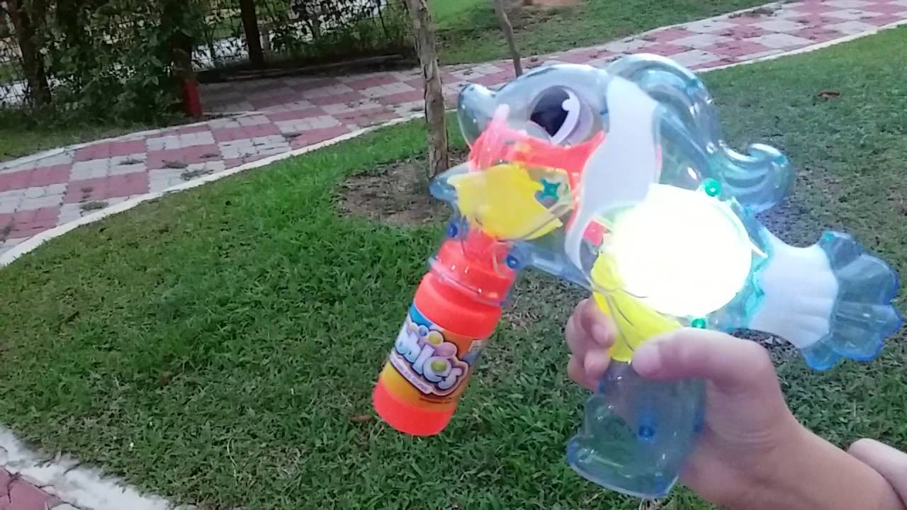 Fish bubbles gun - YouTube