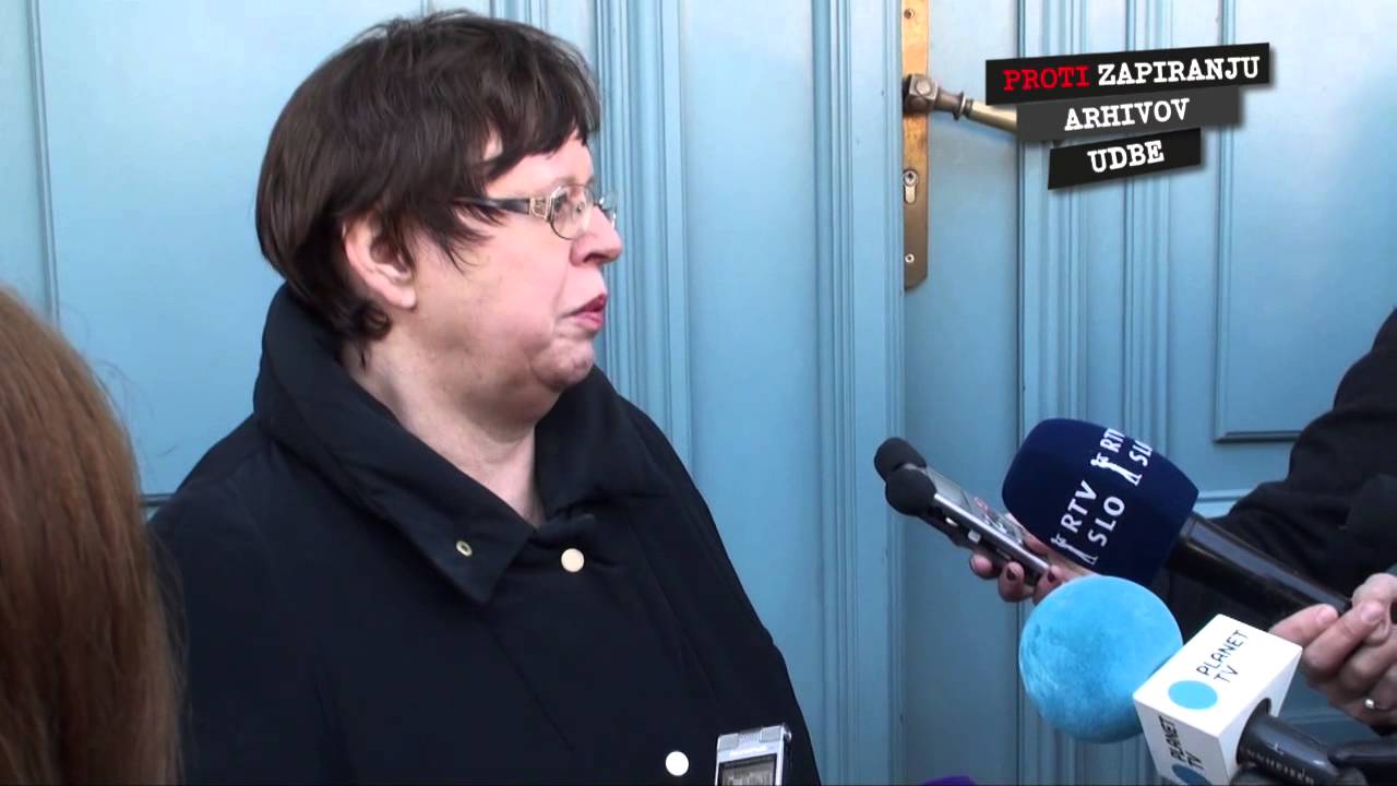 dr. Tamara Griesser-Pečar ob začetku zbiranja podpisov PROTI zaprtju ...