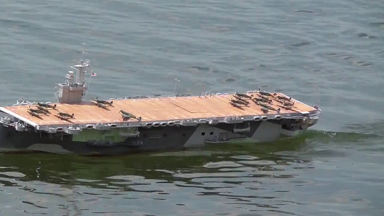 HMS Fencer 1/96 under high- speed maneuver on her maiden trial run ...