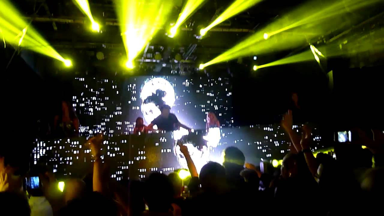 Tiësto Guess Showcase Paris | Gregor Salto vs Eurythmics - Azumba vs ...