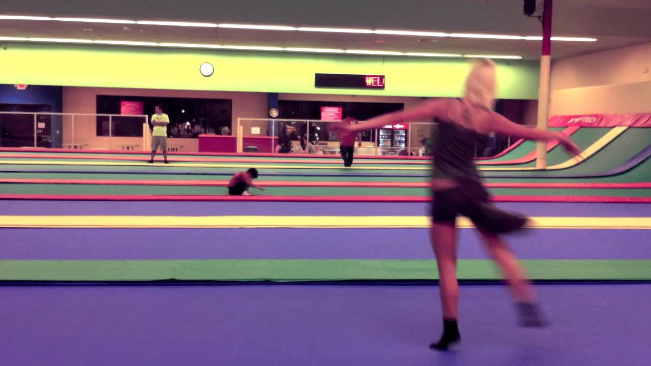 bouncin @ Jumpoline Park - YouTube