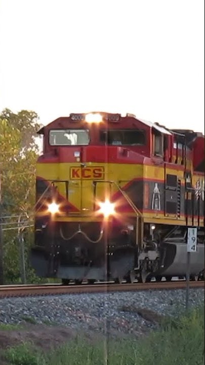 KCS 4009 “Saluting KCS Hero’s” Unit in Buda TX - YouTube