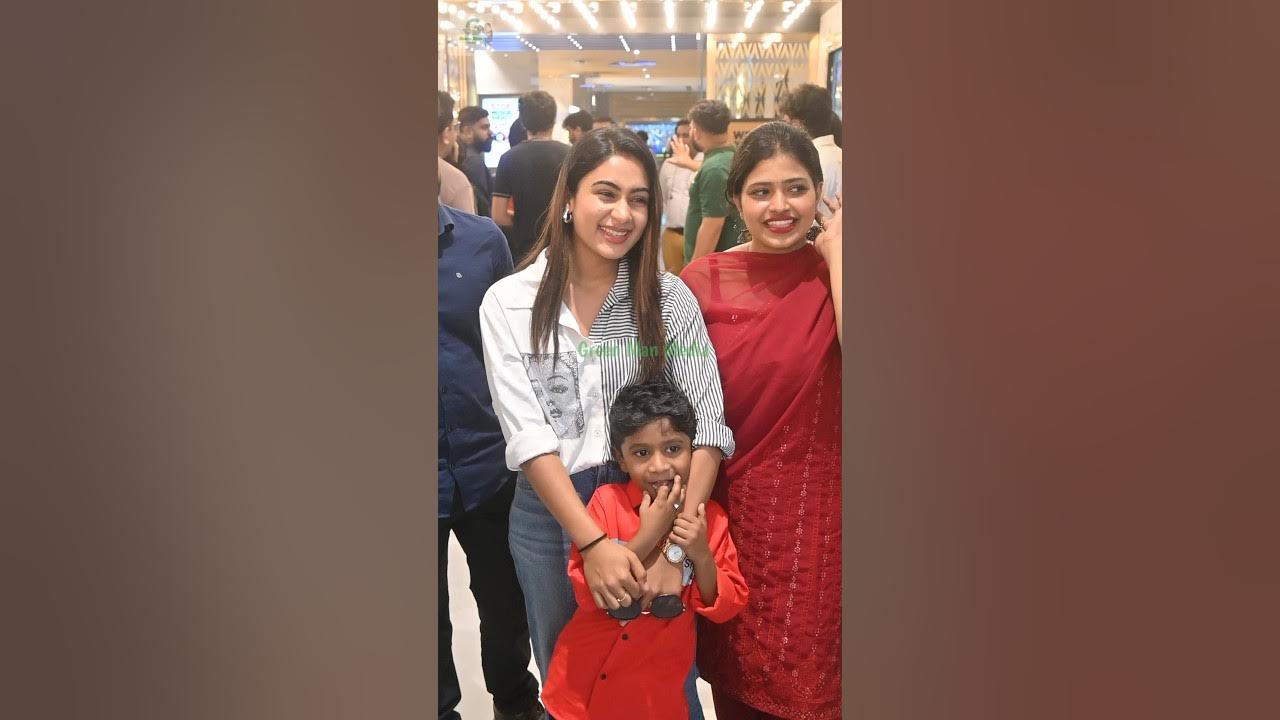 കുടുംബസമേതം കുമ്മാട്ടികളി സിനിമ കാണാൻ എത്തിയ ദേവിക Devika