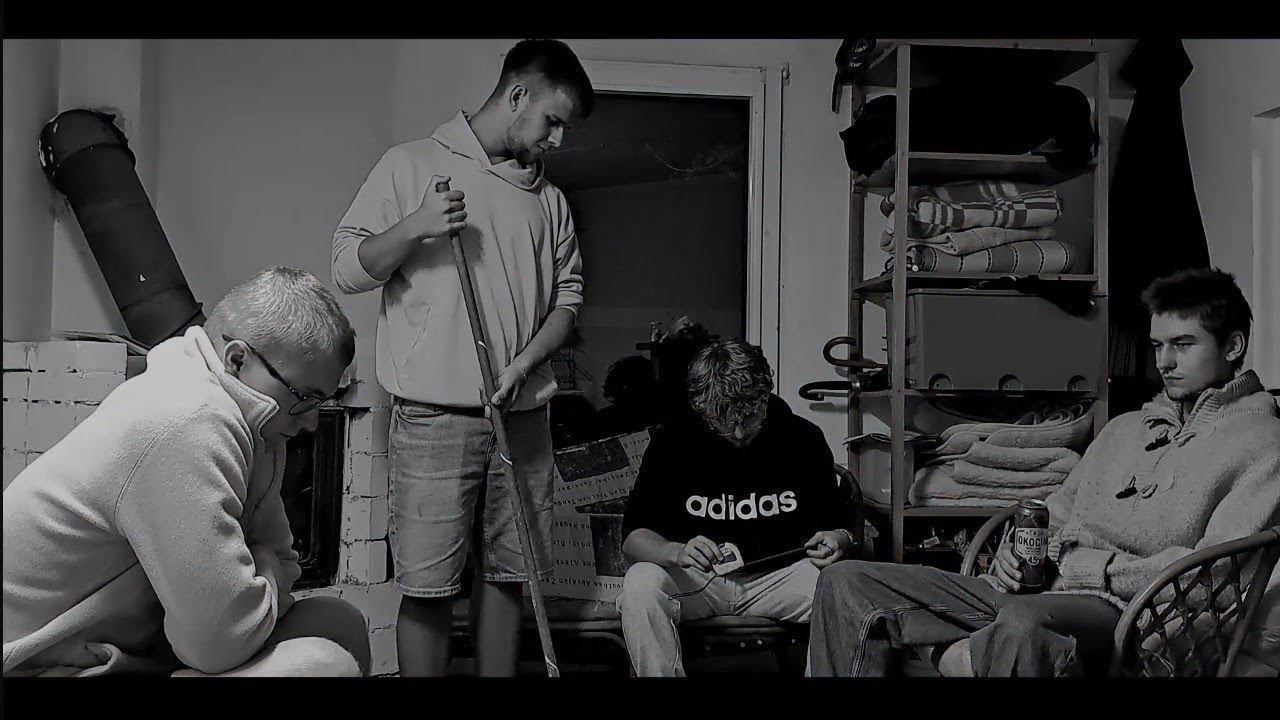 Mikej x Czedi - Pokój pełen zła - YouTube