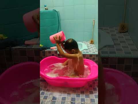 mandi dibak adek arsy