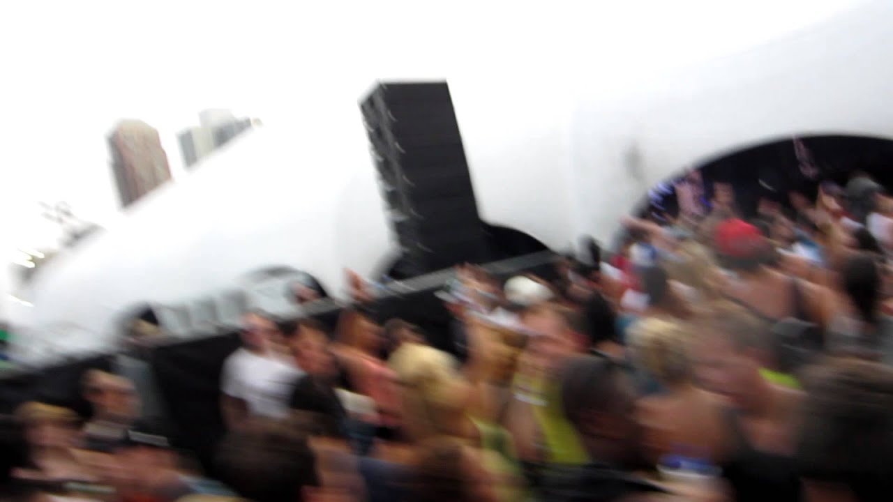 Skrillex @ Lollapalooza part 5 crowd raging - YouTube