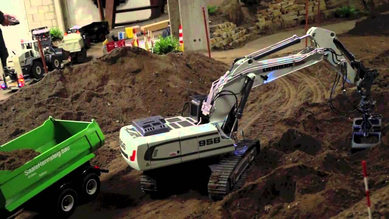 Liebherr 956 with clamshell bucket loads MAN TGA 6x6 @ Stonebreaker ...