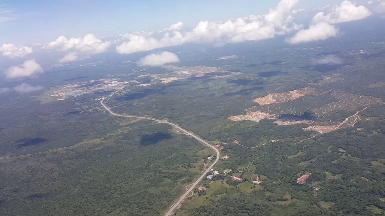Bird's eye view Sibu Airport & Sibu Town - YouTube