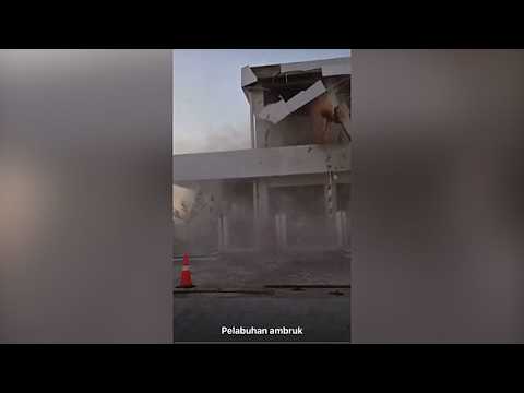 Endonezya'da 7,7 büyüklüğünde deprem: Panik anları kamerada
