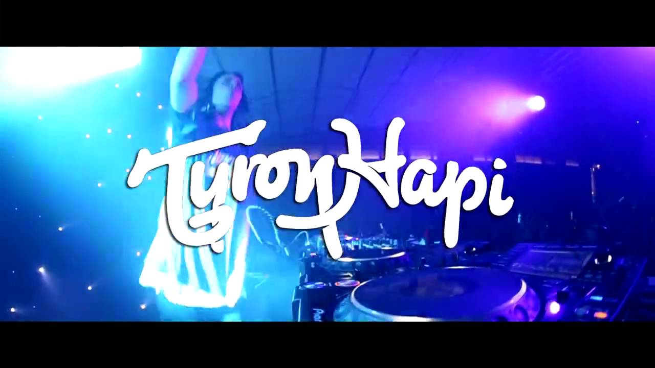 Brynny, Teddy Cream & Tyron Hapi - HQ Sunday - YouTube