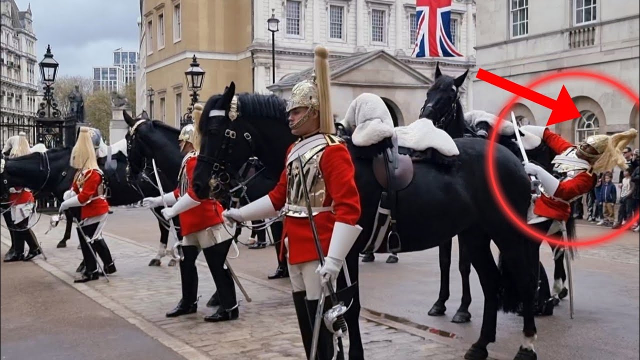 "Unexpected Moment" King's Guard Struggles to Dismount From His Horse ...