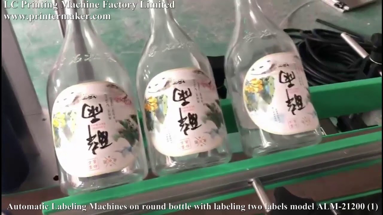 Automatic Labeling Machines on round bottle with labeling two labels ...