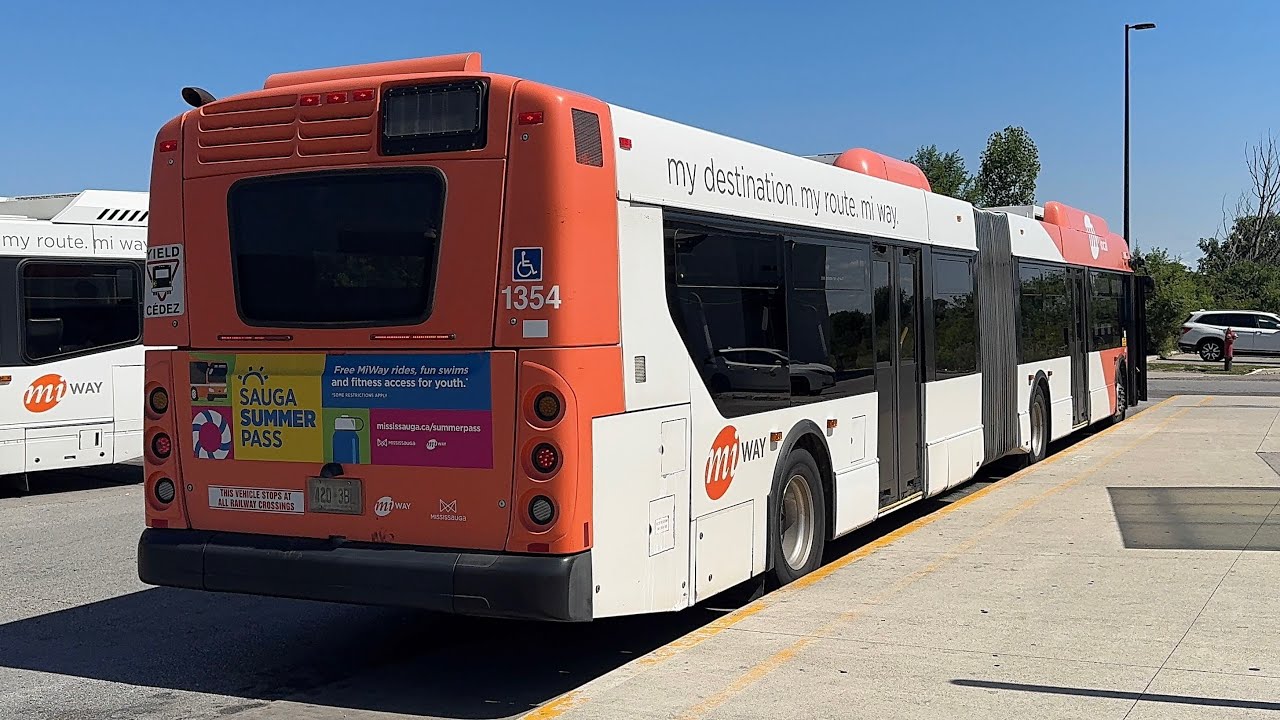 [4K] MiWay - Bus Engine Startup (New Flyer XD60 1354) - YouTube