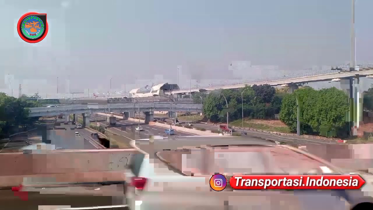 Halte Keren Stasiun Kereta LRT Terkoneksi Dengan Terminal Kampung ...