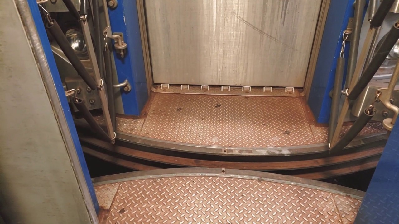 Path pa-5 train ride from grove st to Christopher st. - YouTube