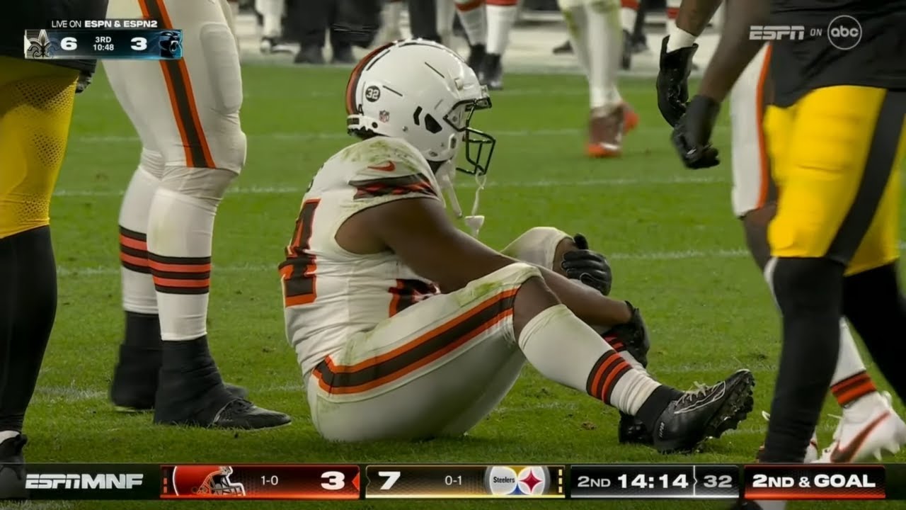 Nick Chubb Gruesome Injury (Carted off) - YouTube