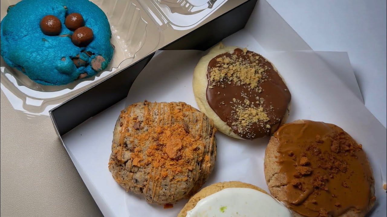 CRAVE COOKIES TASTE TEST + REVIEW 🍪🫶🏼 This week’s flavors were so fun ...