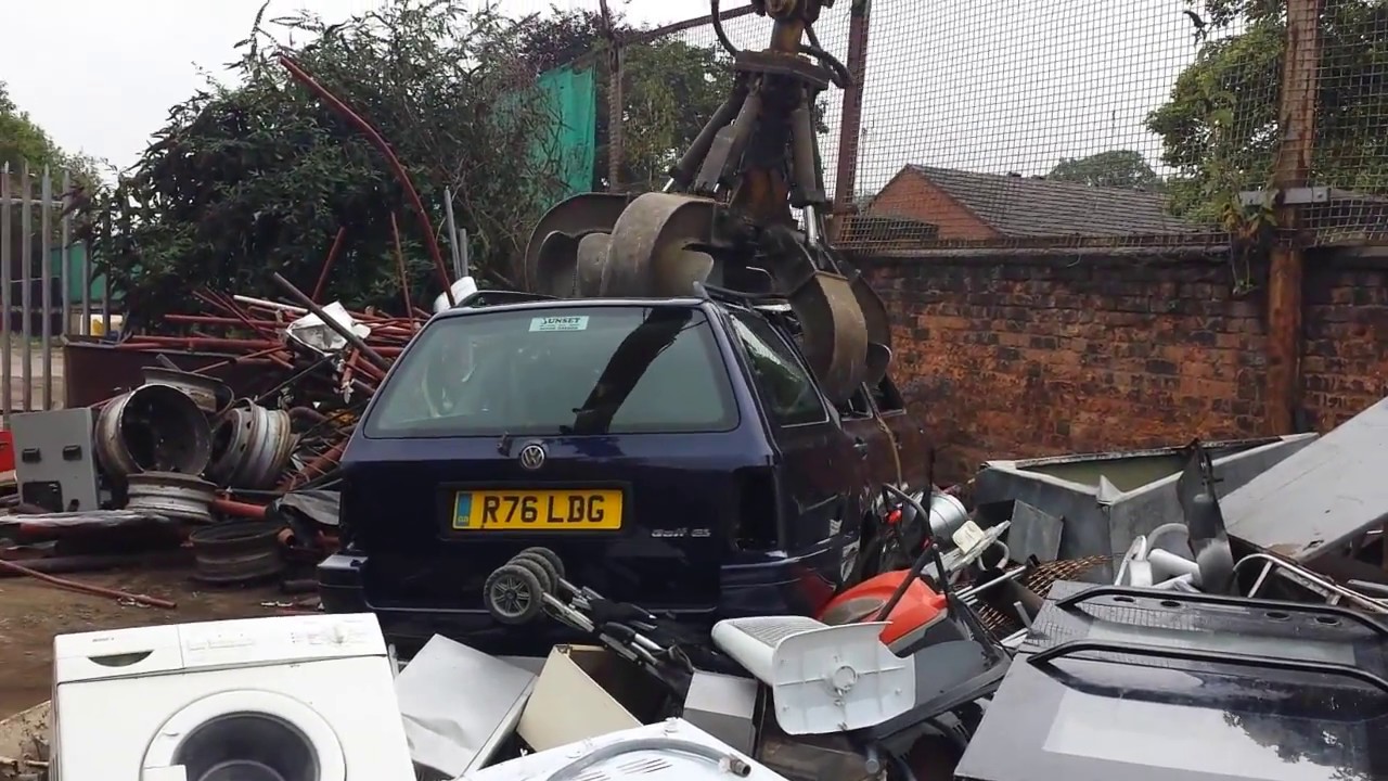 car gets destroyed at the scrapyard - YouTube