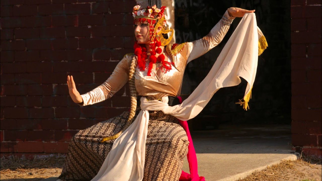 Tari ular new generation Javanese dance,modern dance,Wulandari Snake ...