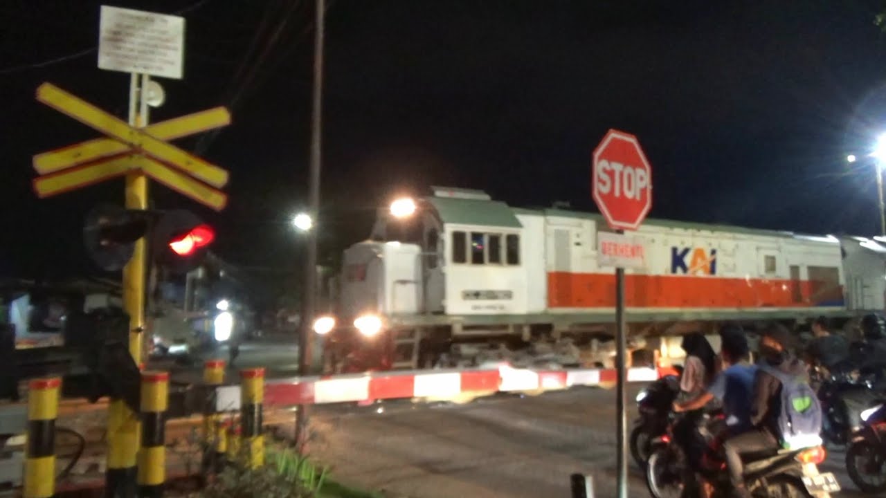 Palang Perlintasan Kereta Api JPL 1 Semarang Poncol/ Railroad Crossing ...