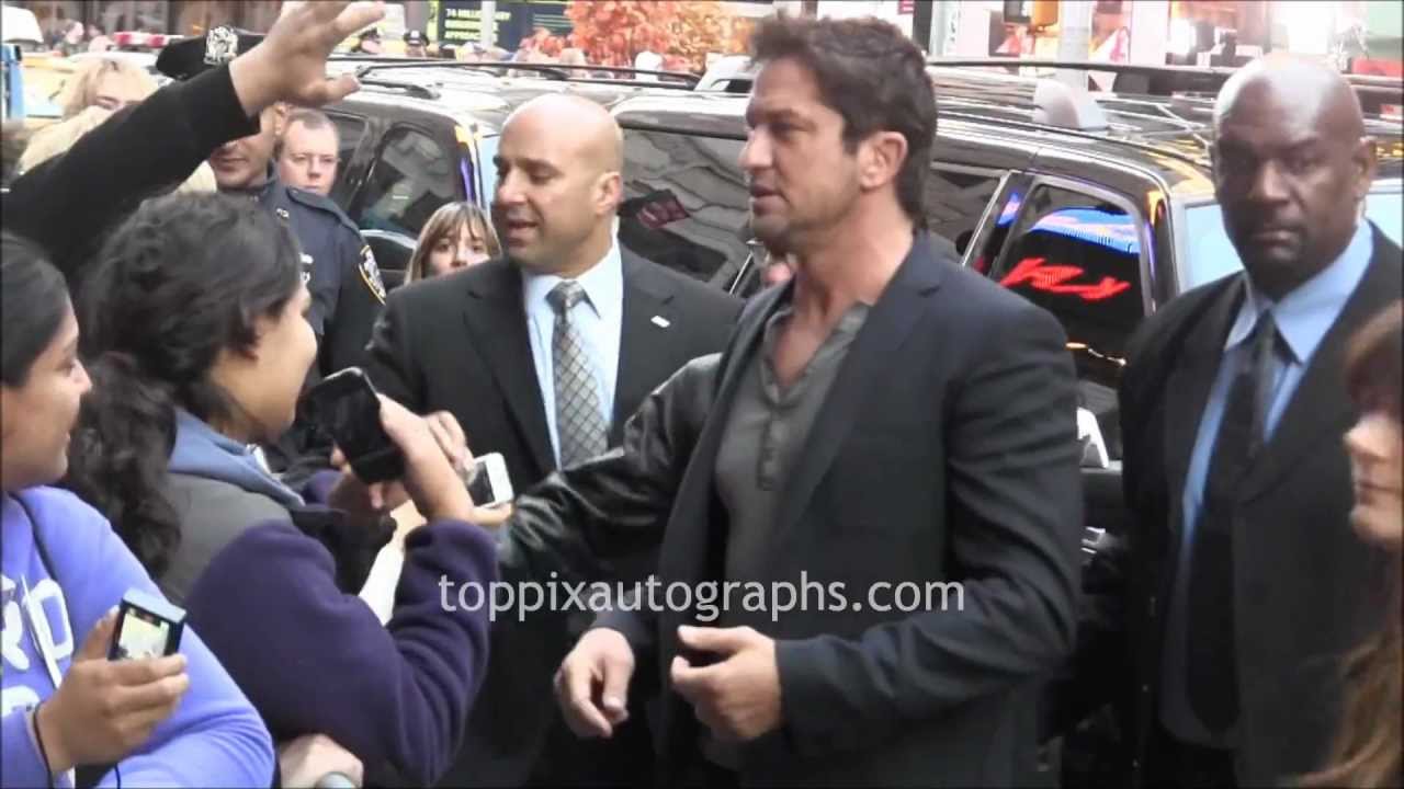 Gerard Butler - Signing Autographs at 'Good Morning America' in NYC ...