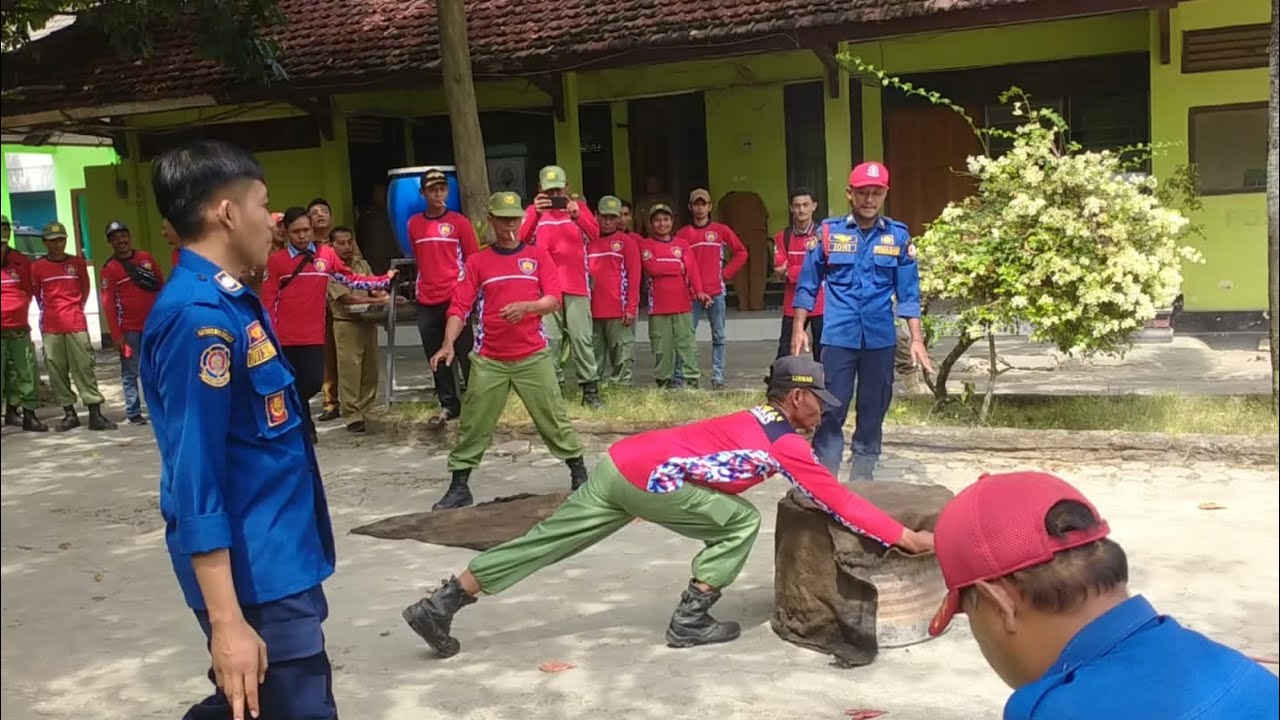 pelatihan relawan Damkar Bojonegoro linmas kedungadem - YouTube