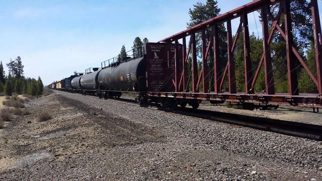 BNSF 727 NB with very nice RS3L - YouTube