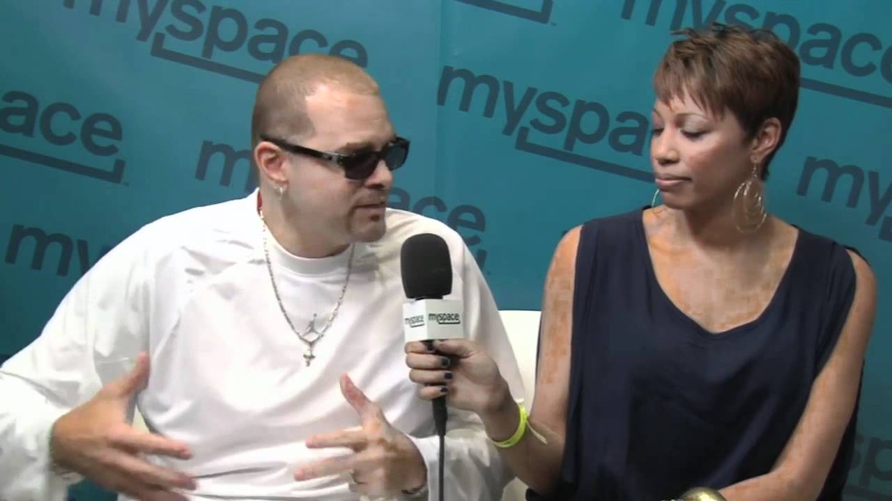 Asha K interviews Sinbad and his family! - YouTube