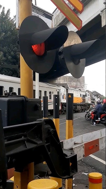 Railroad Crossing in Indonesia (JPL 78 and Malabar Trains) #train - YouTube