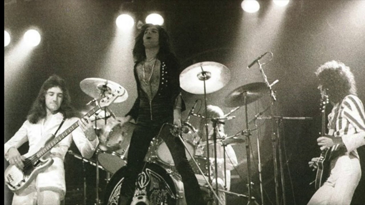 Queen- Live in Coventry, 11/16/1975 - YouTube