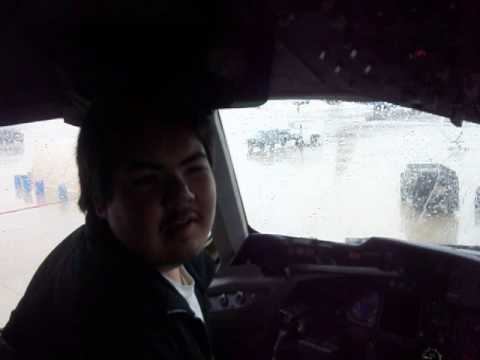me showing you the inside of the KC-10 extender cockpit - YouTube