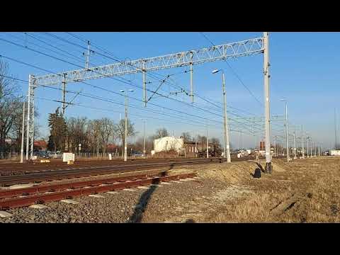 ET42-001 "Rarytas" PKP Cargo przelotem przez Malczyce. - YouTube