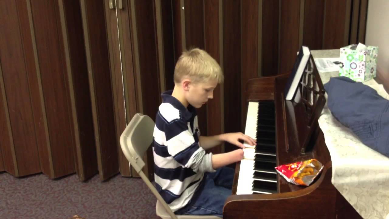 Learned to play piano with one hand... - YouTube