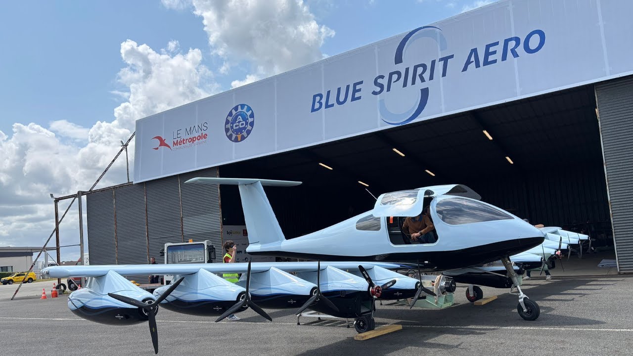 Première apparition de Blue Spirit Aero en public au Mans - YouTube