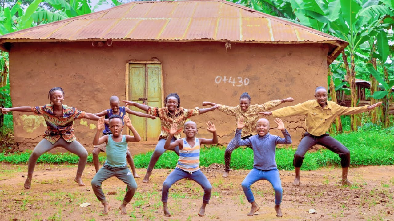 Masaka Kids Africana Dancing Never Quit - YouTube
