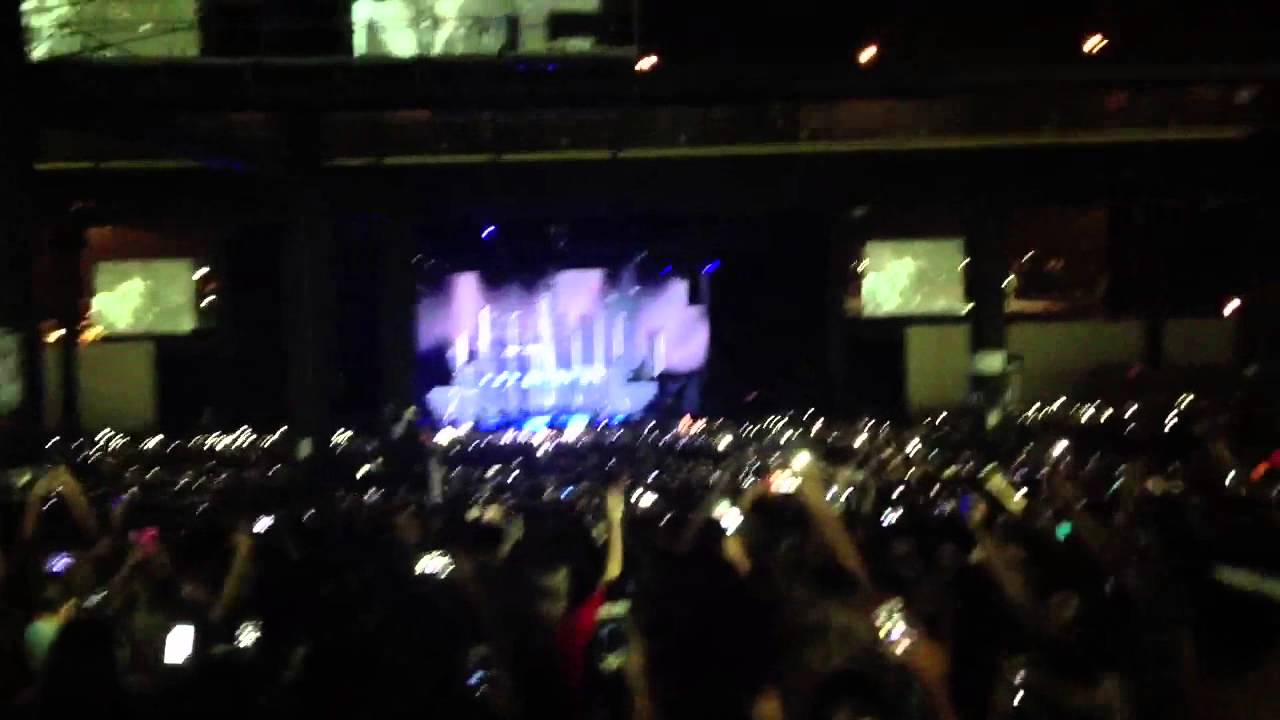 Little Things One Direction- TMH tour Tinley Park lawn seats - YouTube