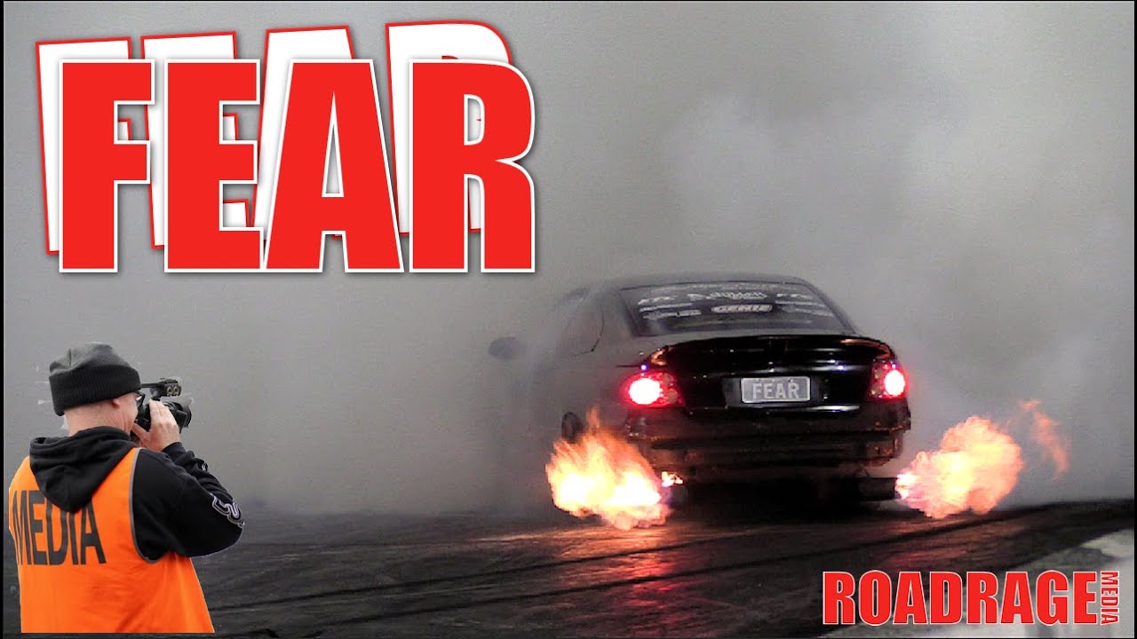 FEAR! Holden Monaro Big burnout Sydney burnout pad. - YouTube