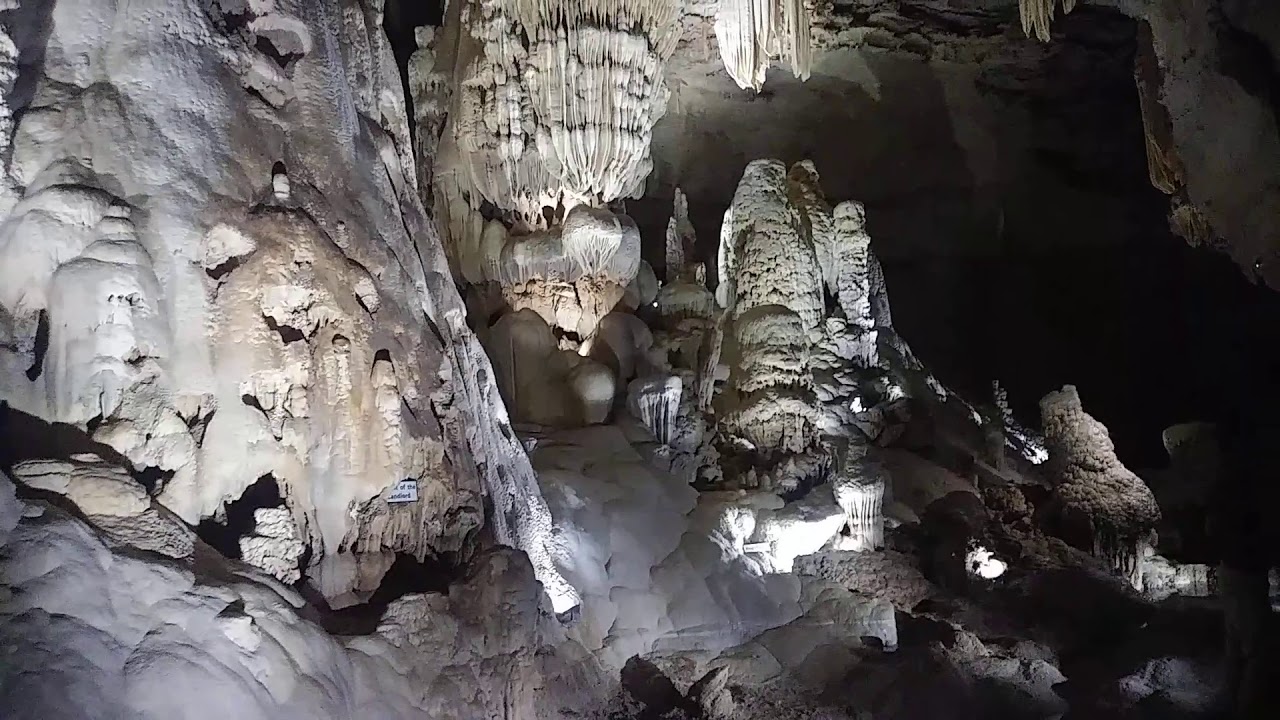 Natural Bridge Caverns (Castle of the White Giants) - YouTube