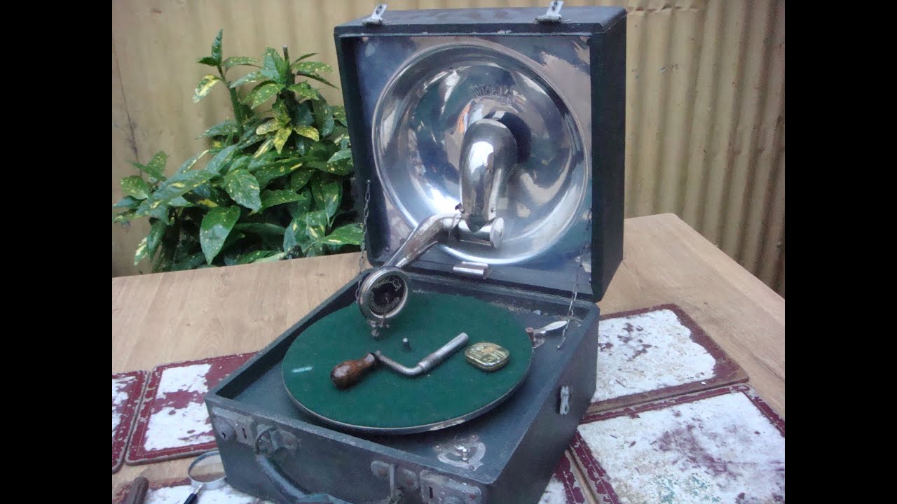 VINTAGE OLD ANTIQUE PORTABLE DECCA GRAMOPHONE & SOUND BOX SEE VIDEO ...