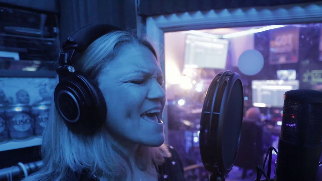 Lori Martini Busch Beer Head For The Mountains Contest - YouTube