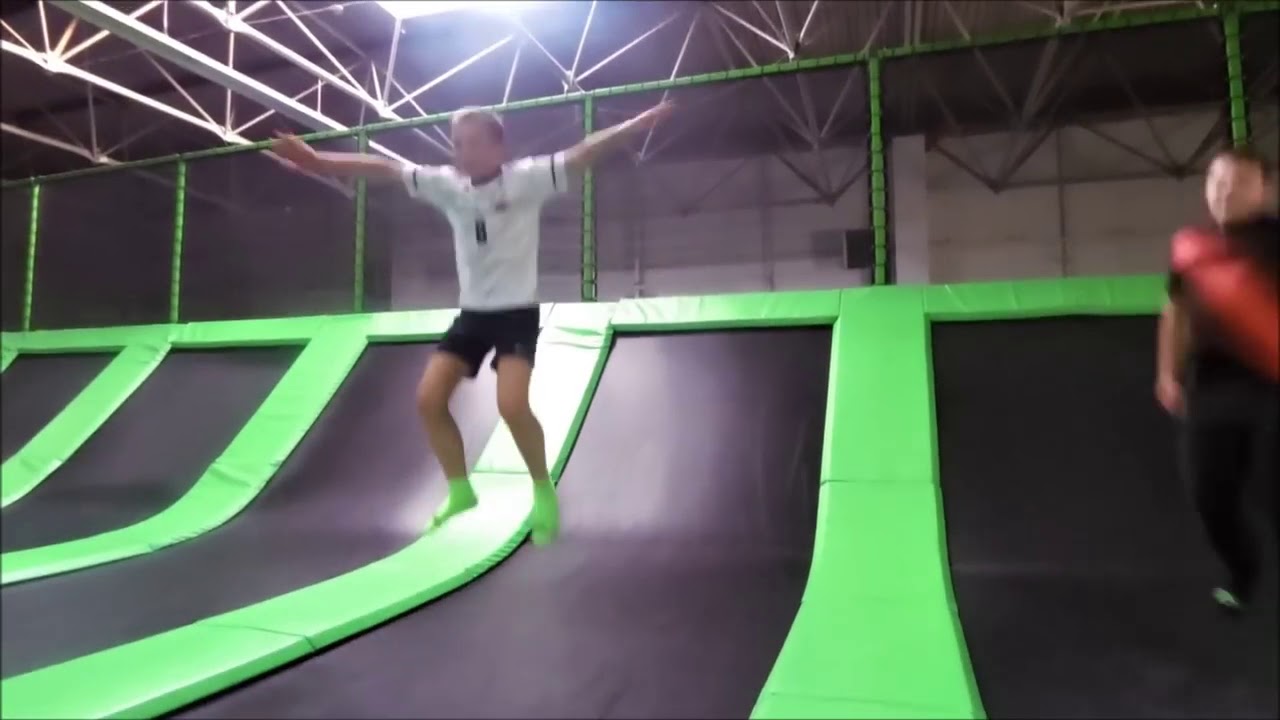 GO JUMP Kraków super zabawa - YouTube
