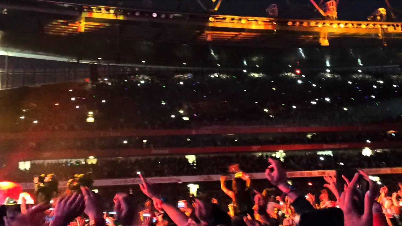 Charlie Brown - Coldplay, Emirates Stadium London 02 June 2012 - YouTube