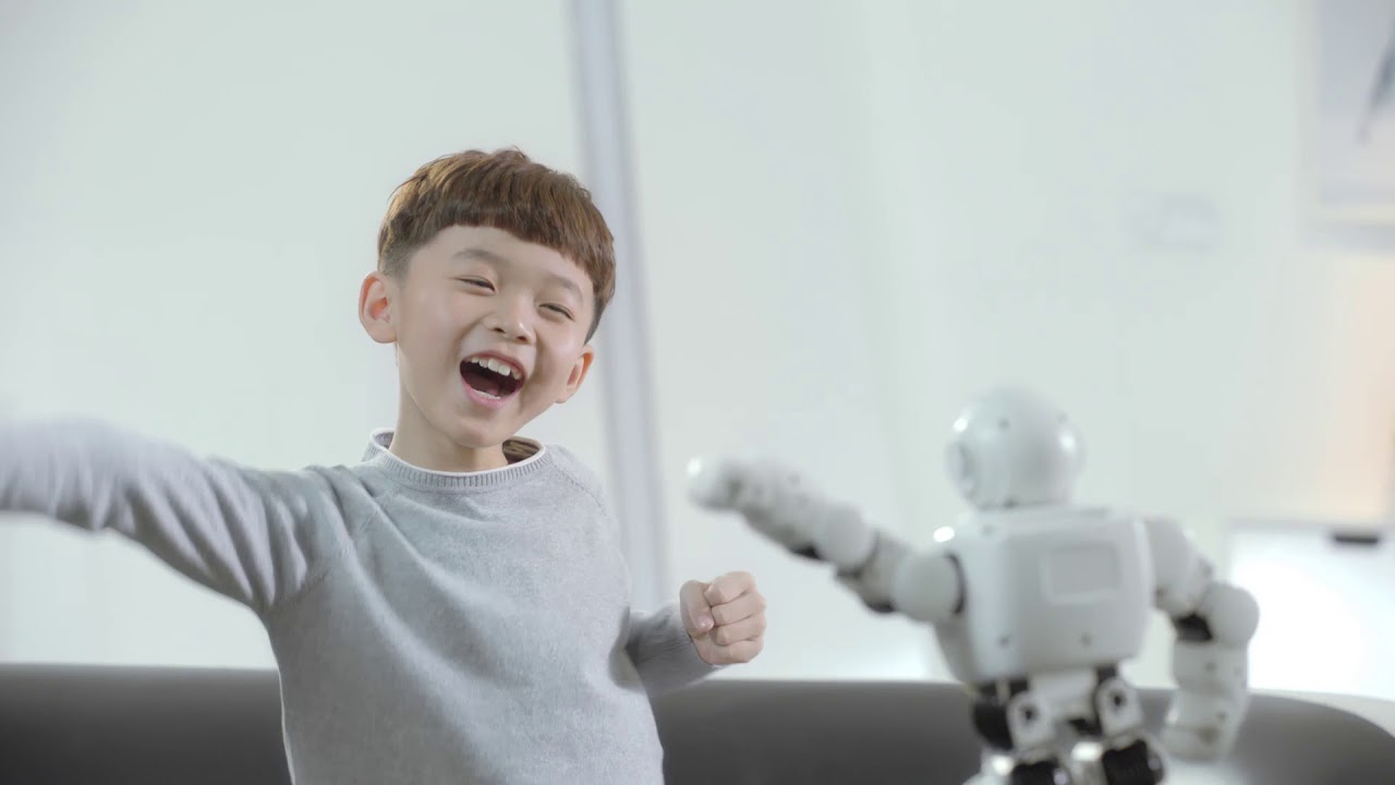 Alpha Ebot/1E (Created by Ubtech) - YouTube