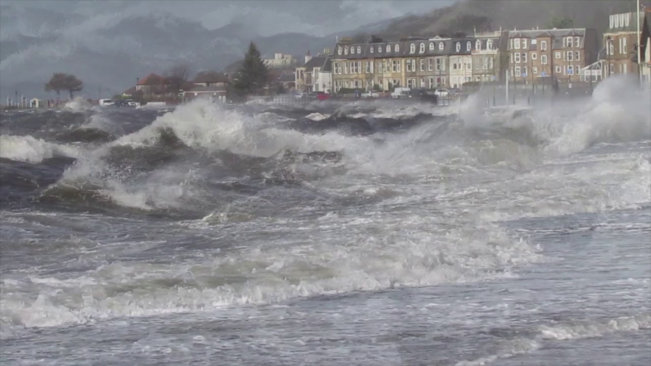 Storm Ciara hits Largs - YouTube